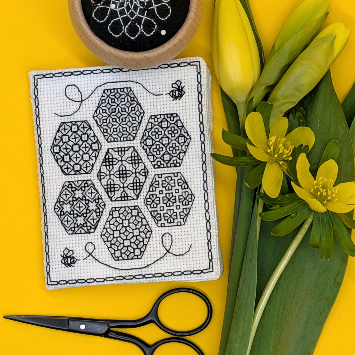 Bees Needlebook – The Steady Thread