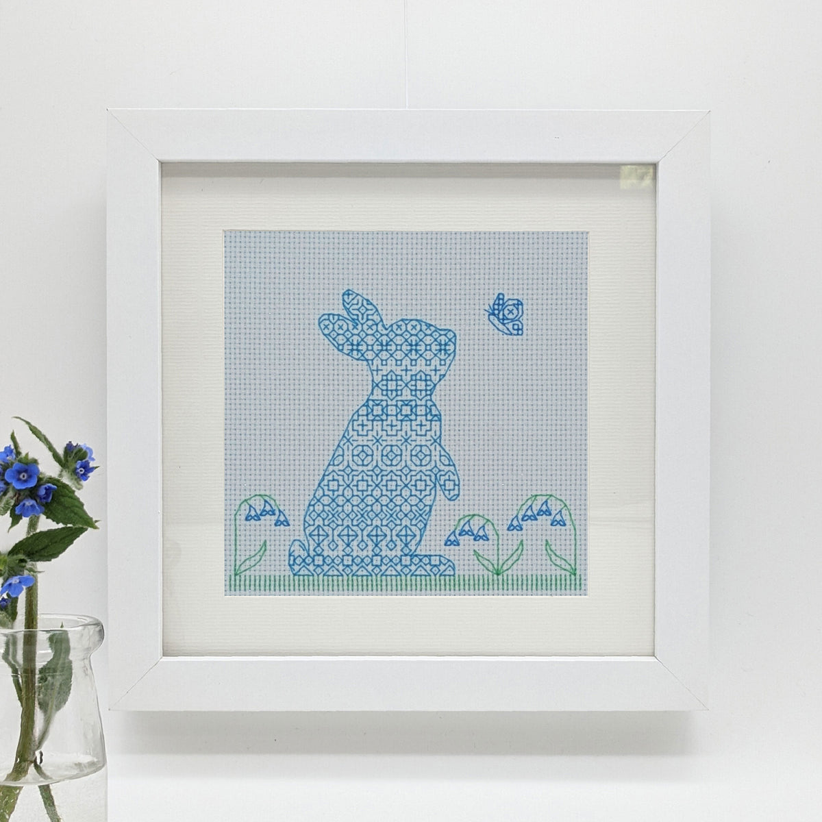 Blackwork embroidery spring bunny freebie – The Steady Thread